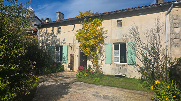 Maison à vendre - Voulême - 3 pièces - 2 chambres