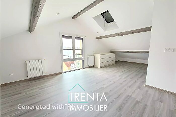 Appartement à vendre - Voiron, Centre-ville, Gare - 3 pièces - 2 chambres