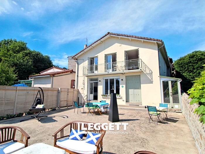 Confolens : Maison 10 pièces à vendre