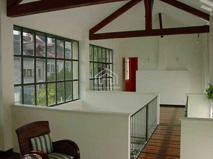 Maison à louer - Centre, Gex - 10 pièces - 6 chambres