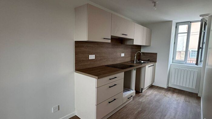 Appartement 4 pièces à Thiers, à louer