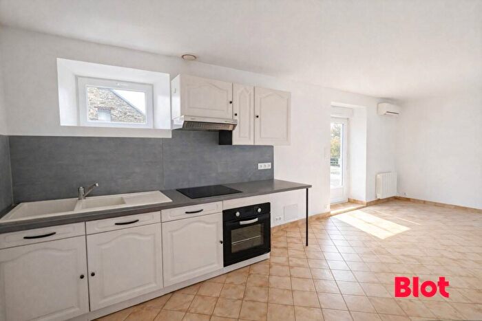 Appartement à louer - Saint-Aubin-du-Cormier - 3 pièces - 1 chambre