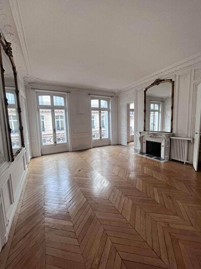Appartement à louer - Triangle dOr, Paris ème arrondissement - 6 pièces - 4 chambres