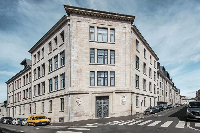 Appartement à louer - La Rochelle, Centre-ville, Vieux-port, Marché - 2 pièces - 1 chambre