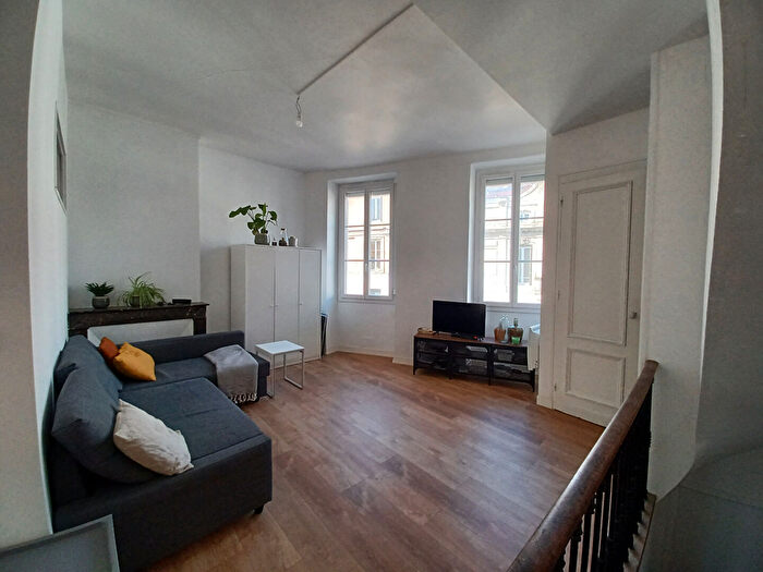 Appartement 5 pièces à Bordeaux, Ornano, à louer