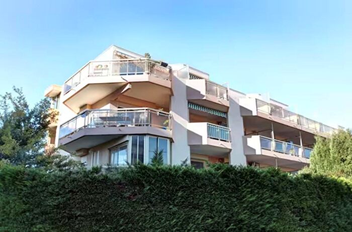 Appartement à louer - Vallauris, Les Paluds - 2 pièces - 1 chambre