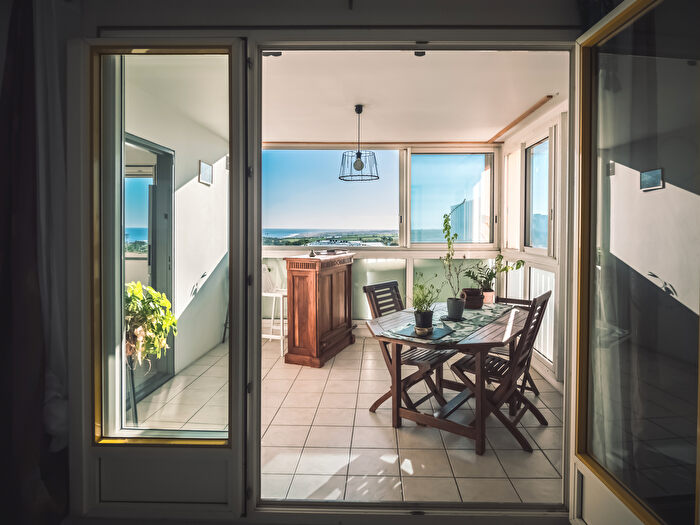 Appartement 4 pièces à Saint-Pierre, Centre-ville, à vendre