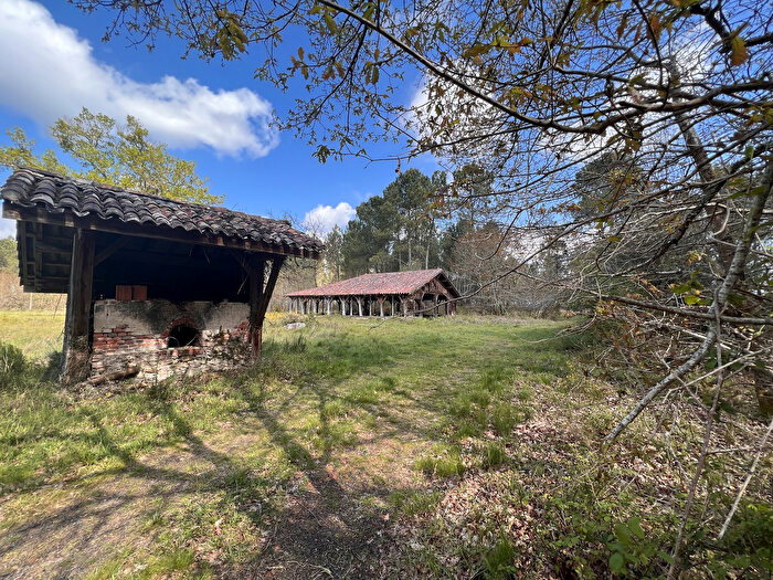 Maison à vendre - Onesse-Laharie, Onesse-et-Laharie - 7 pièces - 3 chambres