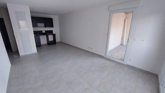 Appartement à louer - La Serdagne Est, Cluses - 2 pièces - 1 chambre