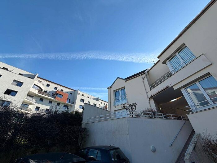 Appartement à louer - Sud, Esbly - 2 pièces - 1 chambre