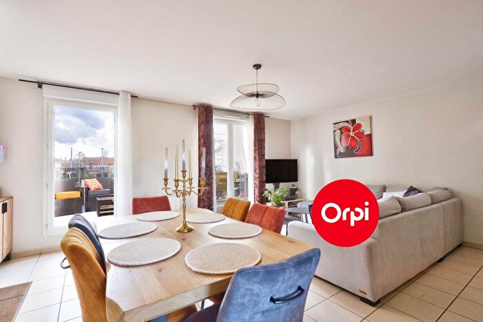 Appartement à vendre - Saint-Priest, Village - 4 pièces - 3 chambres