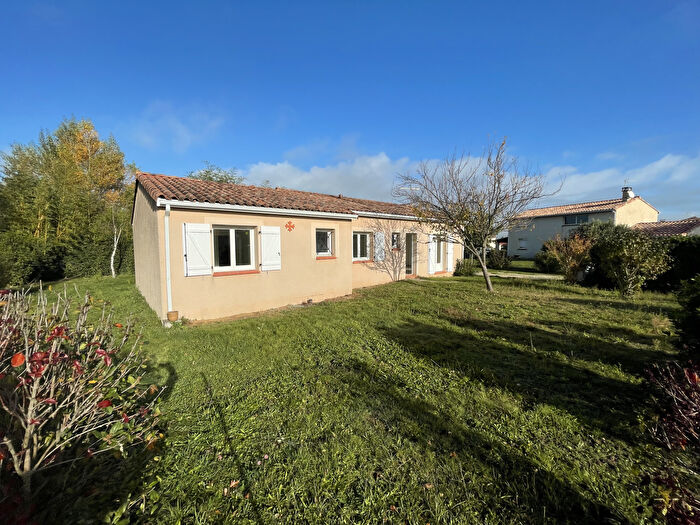 Maison à vendre - Ayguesvives - 5 pièces - 4 chambres