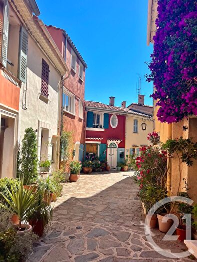 Maison à vendre - Bormes-les-Mimosas, Centre-ville, Le Pin - 3 pièces - 2 chambres