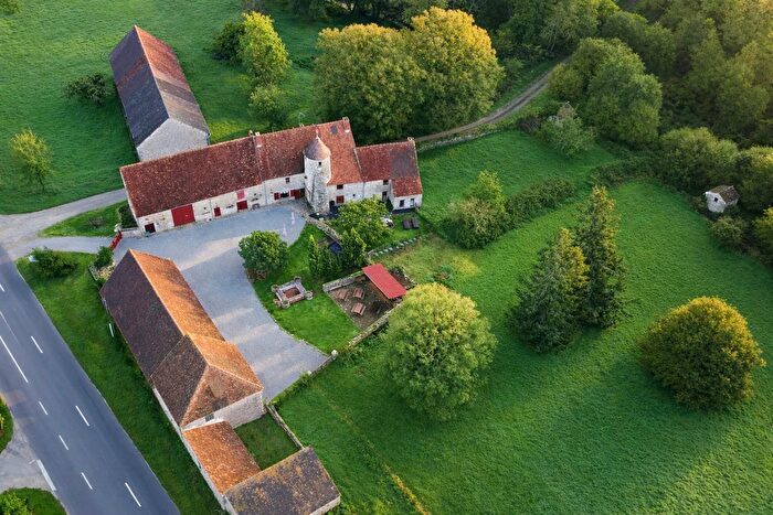 Maison à vendre - La Souterraine - 12 pièces - 5 chambres