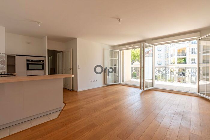Appartement 4 pièces à vendre à Le Plessis-Robinson, Centre commercial