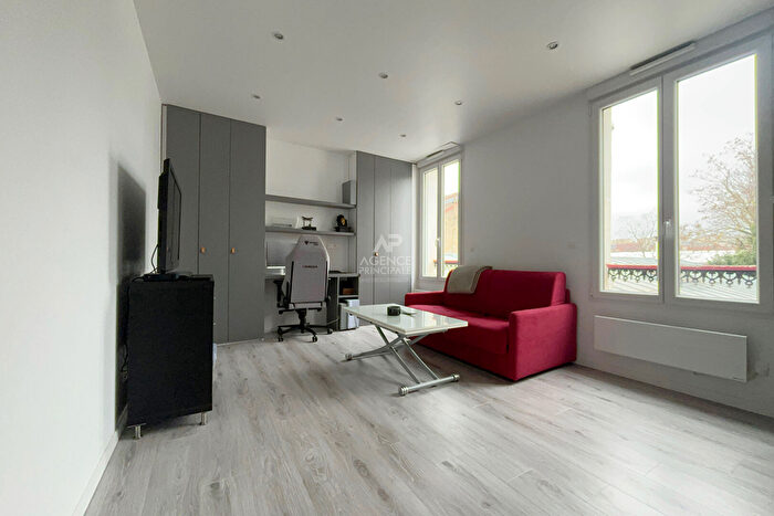 Appartement 1 pièce à Poissy, Centre-ville, à louer