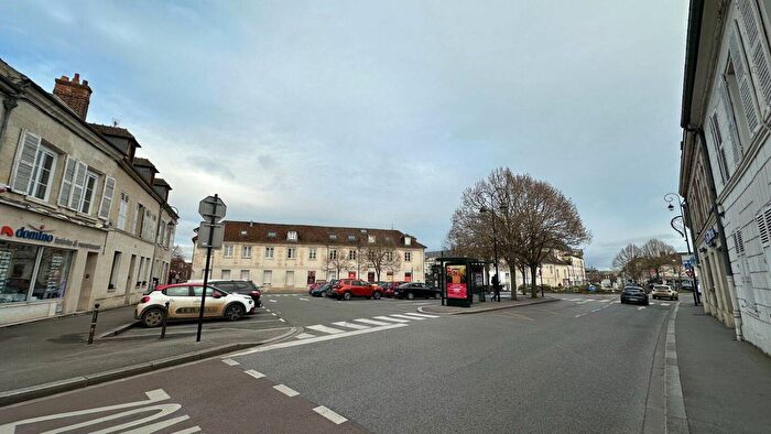 Maison à louer - Sablons, Compiègne - 8 pièces - 5 chambres