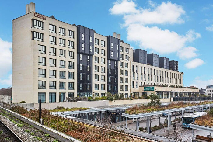 Appartement à vendre - Rueil-Malmaison, Plaine Gare - 1 pièce