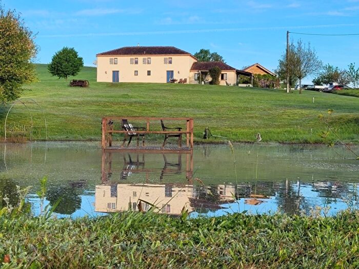 Maison à vendre - Saint-Pastour - 7 pièces - 6 chambres