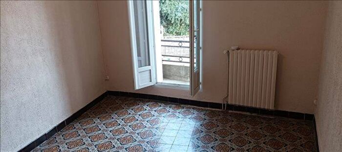 Maison à louer - Pouzolles - 5 pièces - 3 chambres