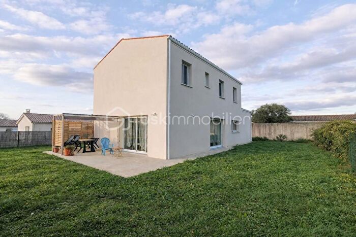 Maison à vendre - Saint-Martial-de-Vitaterne - 7 pièces - 5 chambres