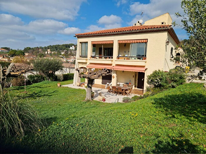 Maison à vendre - Marseille e  - 9 pièces - 6 chambres