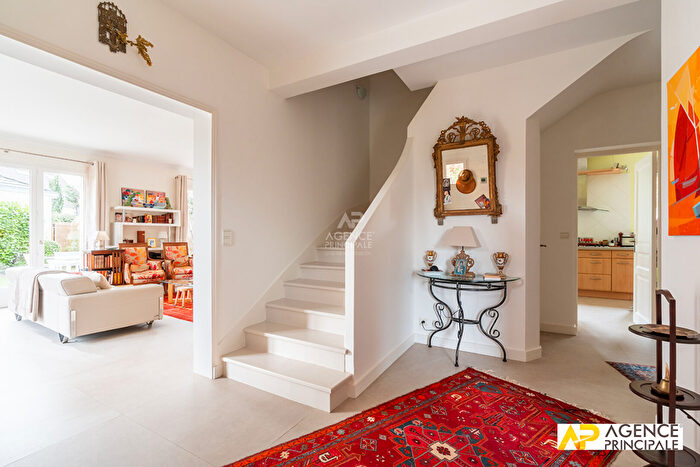 Maison à vendre - Le Mesnil-le-Roi - 9 pièces - 6 chambres