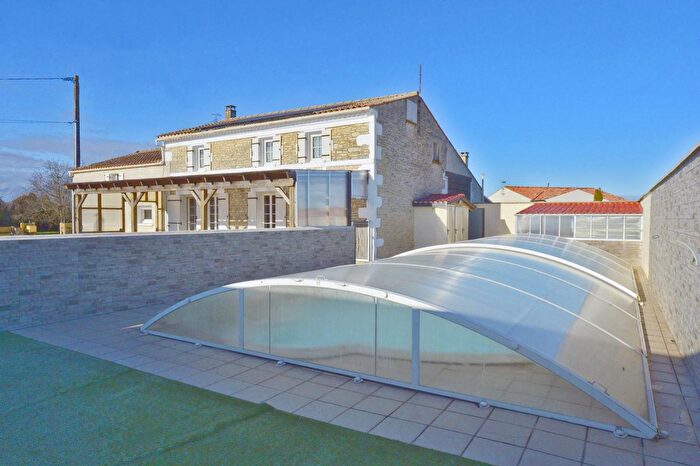 Maison à vendre - Corme-Écluse - 8 pièces - 5 chambres