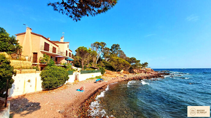 Maison à vendre - Saint-Raphaël, Dramont - 11 pièces - 8 chambres