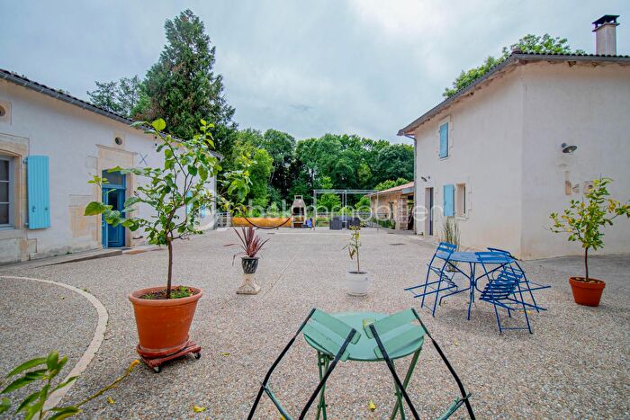 Saint-Maigrin - Maison 14 pièces à vendre