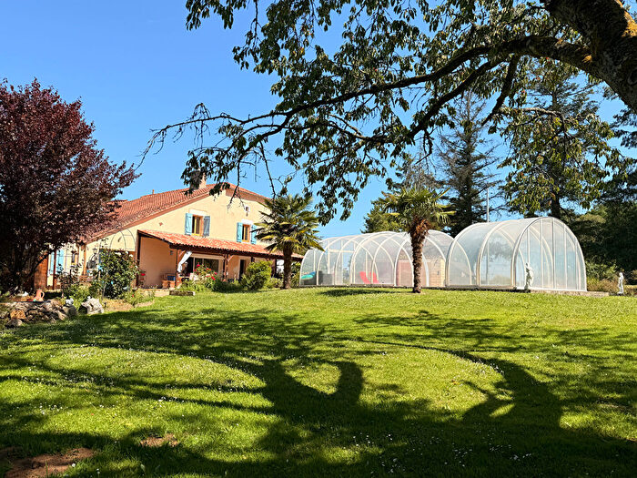 Maison 6 pièces à vendre à Hautefaye