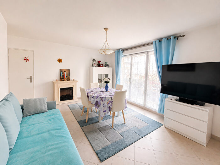 Appartement 2 pièces à vendre - Pontault-Combault, Centre commercial