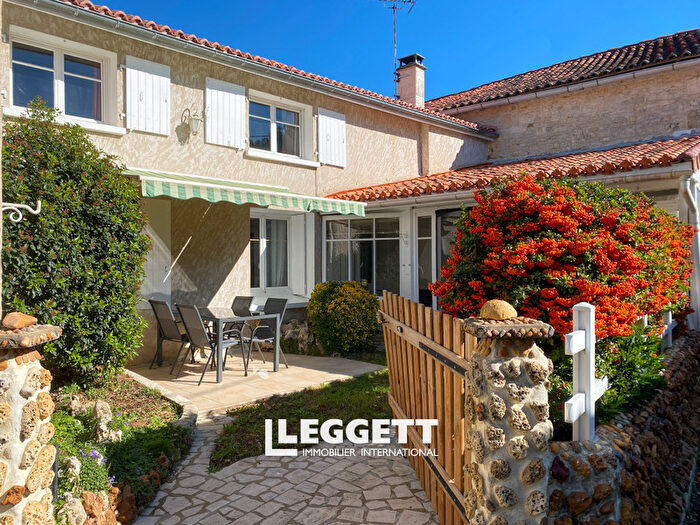 Maison à vendre - Saint-Amant-de-Bonnieure - 5 pièces - 2 chambres