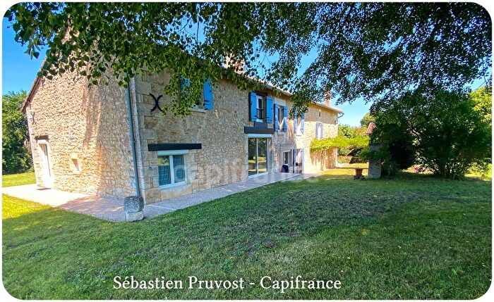 Maison 6 pièces à vendre à Champagnac-de-Belair