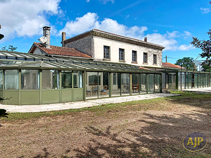 Maison 12 pièces à vendre - Saint-Christoly-Médoc
