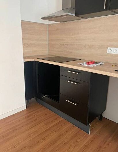 Maison à louer - Les Billaux - 5 pièces - 4 chambres