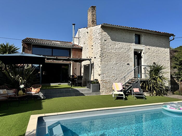 Corme-Écluse : Maison 8 pièces à vendre