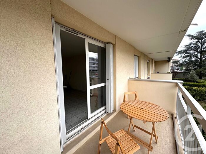 Appartement à louer - Vénissieux - 3 pièces - 2 chambres