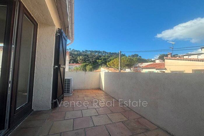 Maison à louer - Cagnes-sur-Mer - 4 pièces - 3 chambres