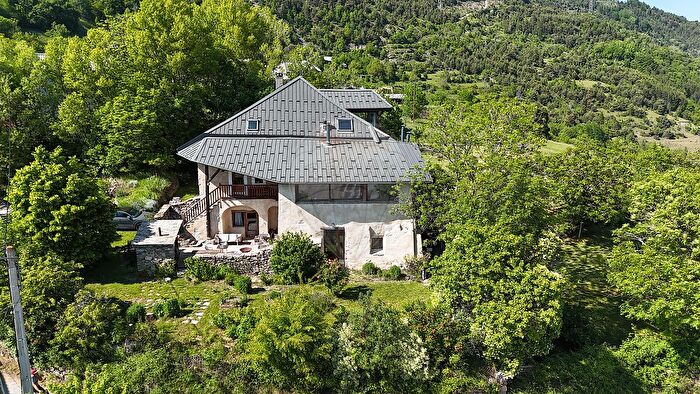 Châteauroux-les-Alpes : Maison 10 pièces à vendre
