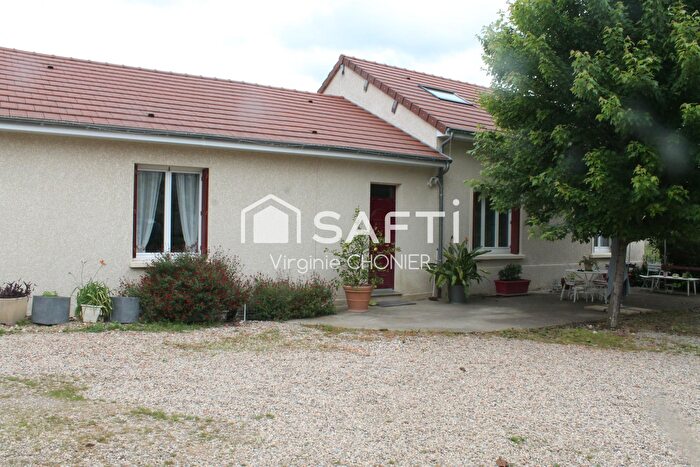 Maison à vendre - Vendat - 9 pièces - 6 chambres