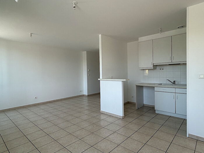 Appartement 3 pièces à louer - La Chapelle-Saint-Luc, Chantereigne, Montvilliers