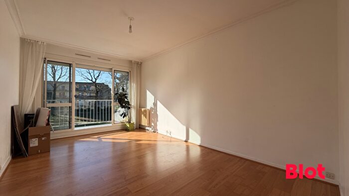 Appartement à louer - Quartiers Sud-Est, Italie - 3 pièces - 2 chambres