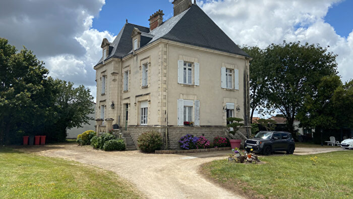 Le Poiré-sur-Vie - Maison 9 pièces à vendre