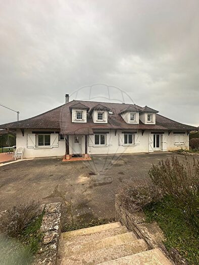 Maison à vendre - Saint-Amour - 8 pièces - 4 chambres