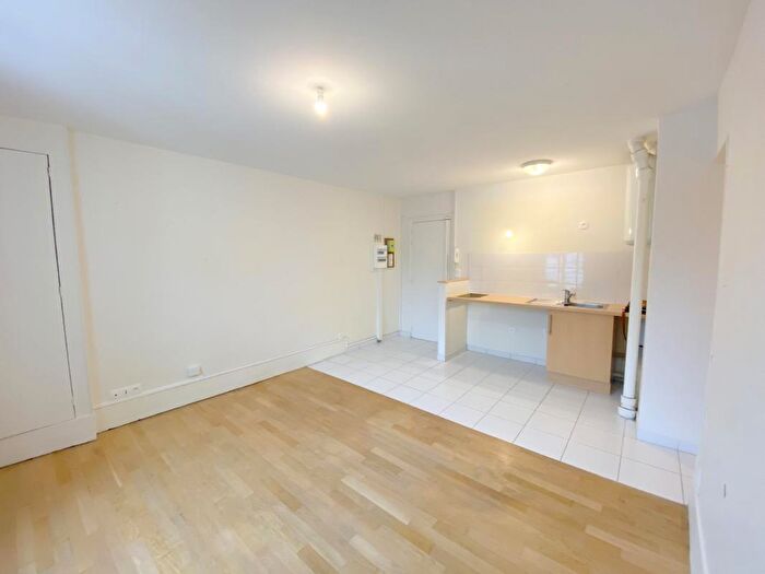 Appartement à louer - Paris e  - 3 pièces - 2 chambres