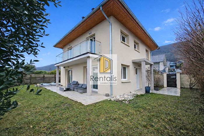 Maison à louer - Sud Ouest, Divonne-les-Bains - 5 pièces - 4 chambres