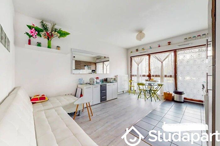 Appartement à louer - Cité Pierre et Marie Curie, Ivry-sur-Seine - 1 pièce - 1 chambre