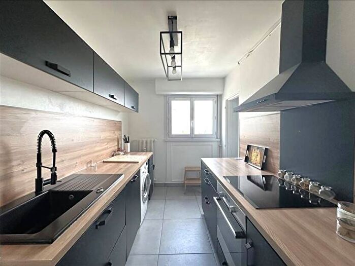 Appartement à louer - Laon Zola-Neufchâtel-Orgeval, Reims - 4 pièces - 3 chambres