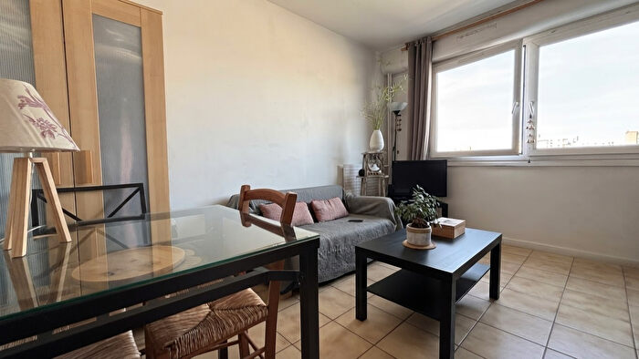 Appartement 1 pièce à Évry, Centre-ville, à vendre